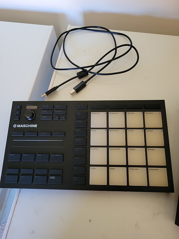 Native Instruments MASCHINE MIKRO MK III 2017 + A25 midi | Reverb