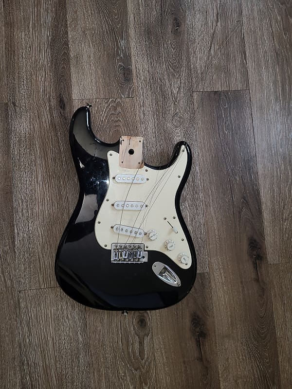 Squire Stratocaster Black | Reverb