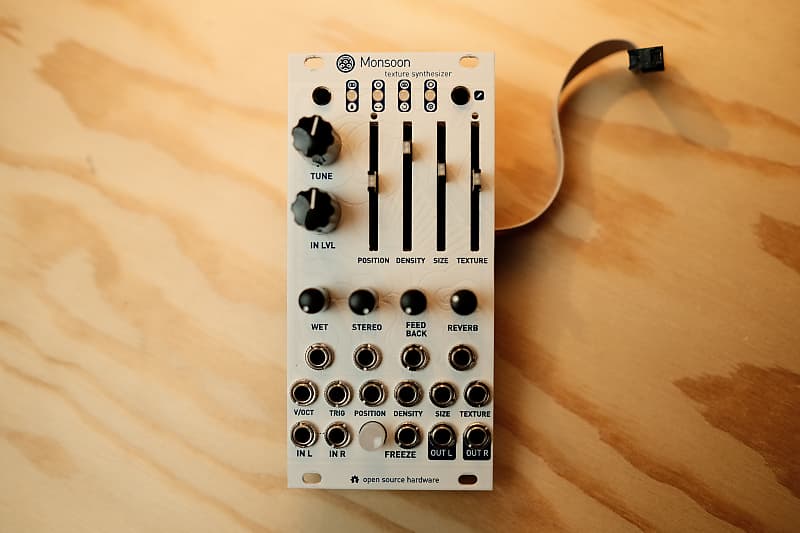 Momo Modular Monsoon (uBurst+) Mutable Instruments Clouds | Reverb