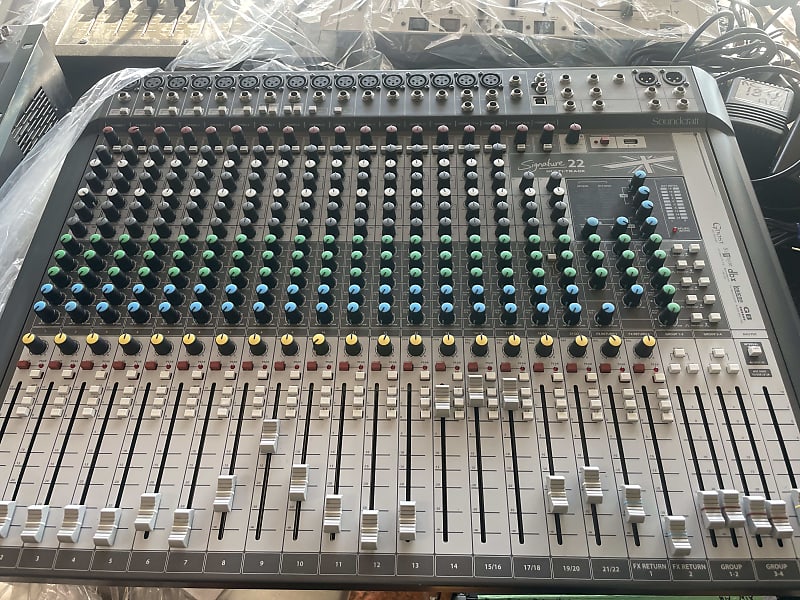 Mixer Soundcraft Signature 22 MTK Desk USED EXCELLENT | Reverb UK