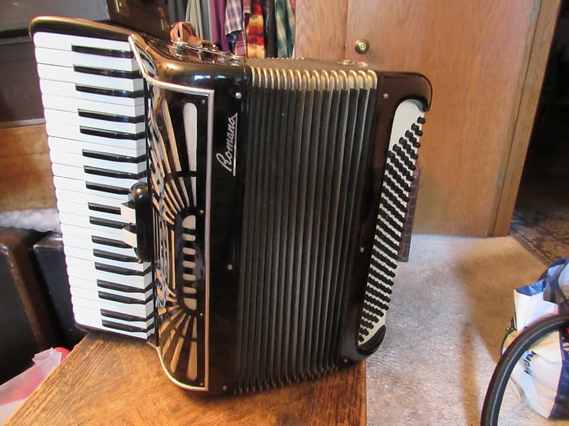Accordion Romano,120 bass,2/4 LM,17"KB.2 treble registers | Reverb