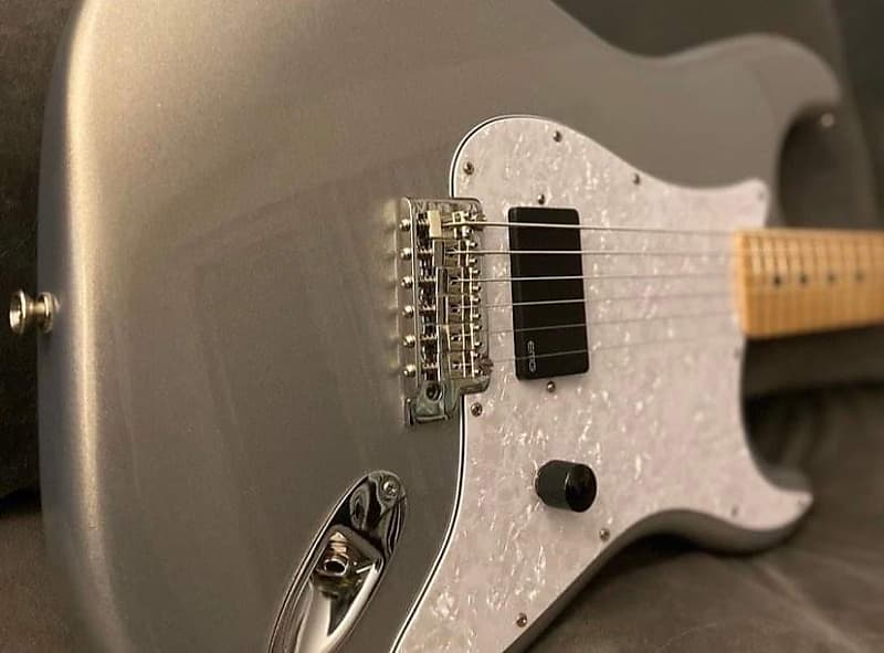 Fender Subsonic Baritone Stratocaster 2021 Metallic silver | Reverb