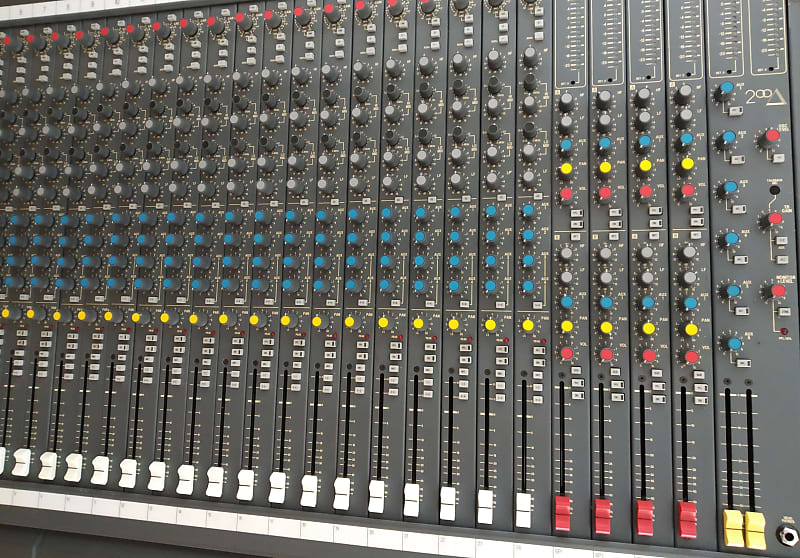 Soundcraft Delta 200 24 channel | Reverb