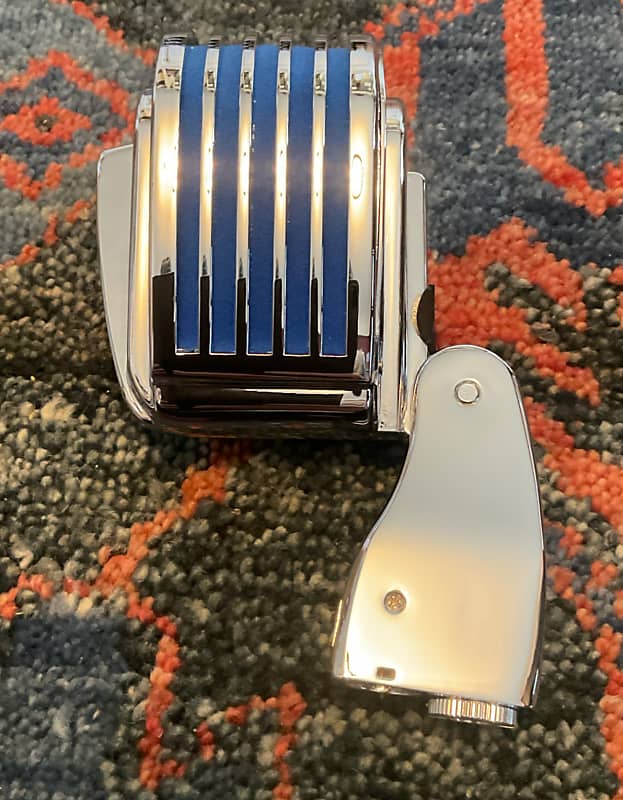 HeilSound The Fin Dynamic Chrome Vocal Microphone (Blue LEDs) | Reverb