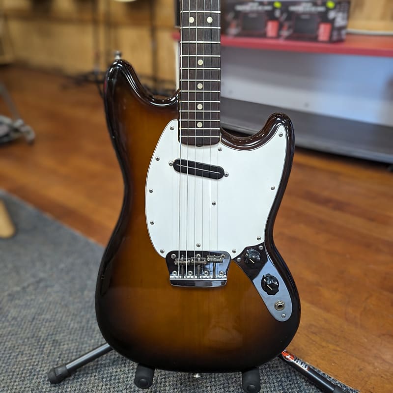 VINTAGE 1975 Fender MusicMaster Electric Guitar w/OHSC | Reverb