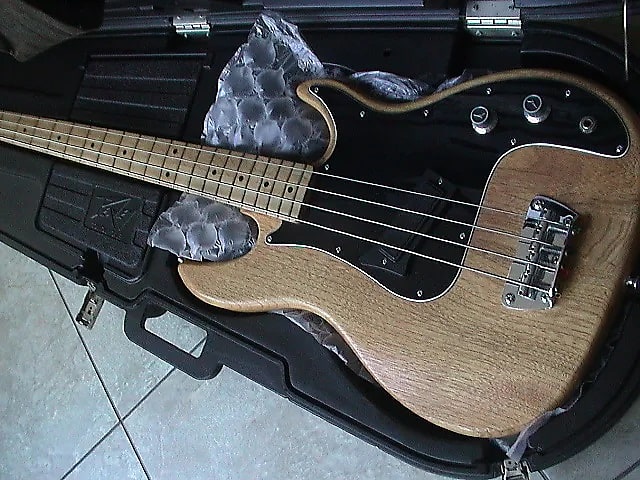 Peavey Fury Bass Guitar – 1983 First Generation | Reverb