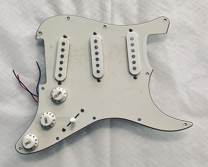 SPECTRUM Strat Style Vintage 3 Ply Loaded SSS Pickguard Fair | Reverb