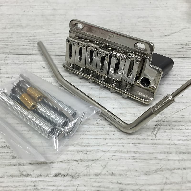 Super Vee Blade Runner 2 Post Tremolo Right Handed w/ Bar | Reverb