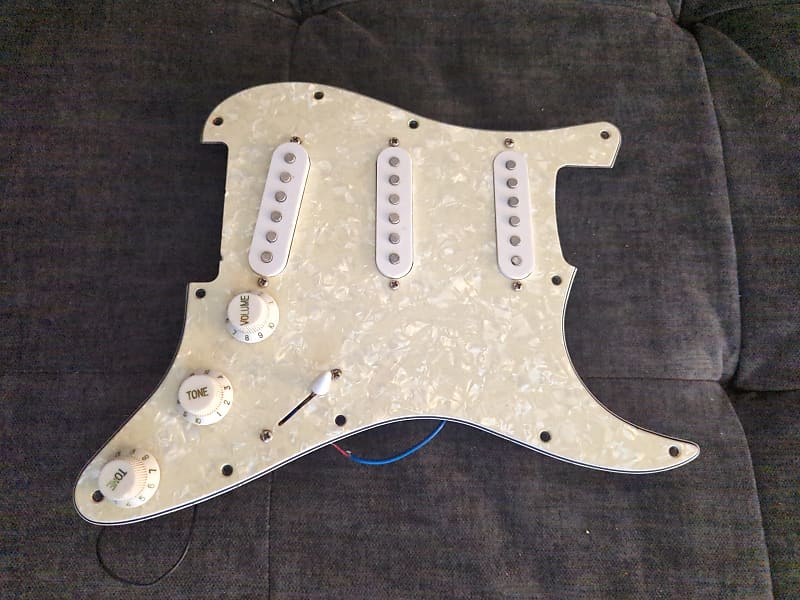Squier Stratocaster loaded pickguard 2010 - White pearloid | Reverb
