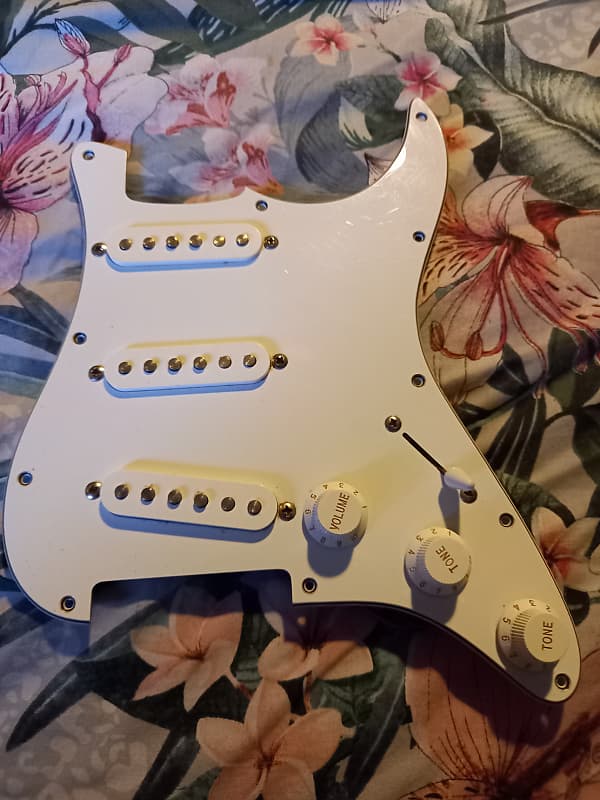 Encore Stratocaster Loaded Scratchplate 1990s White | Reverb