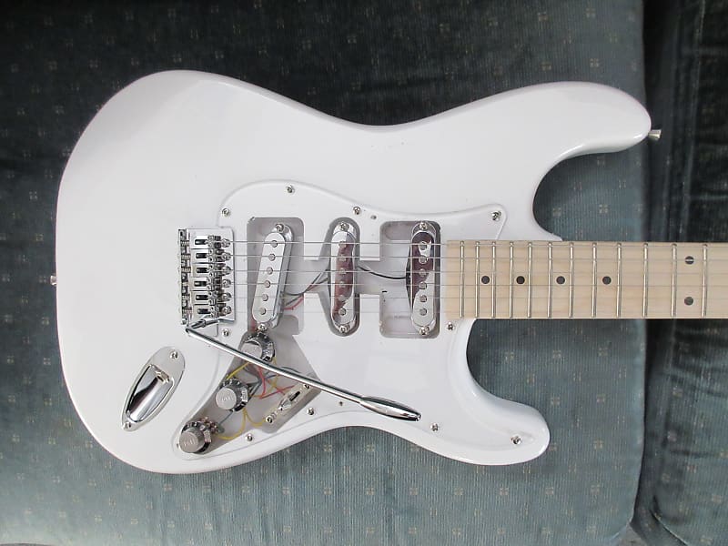~Cashner~ StratoCaster-Style w/Clear Pickguard(Check out the | Reverb