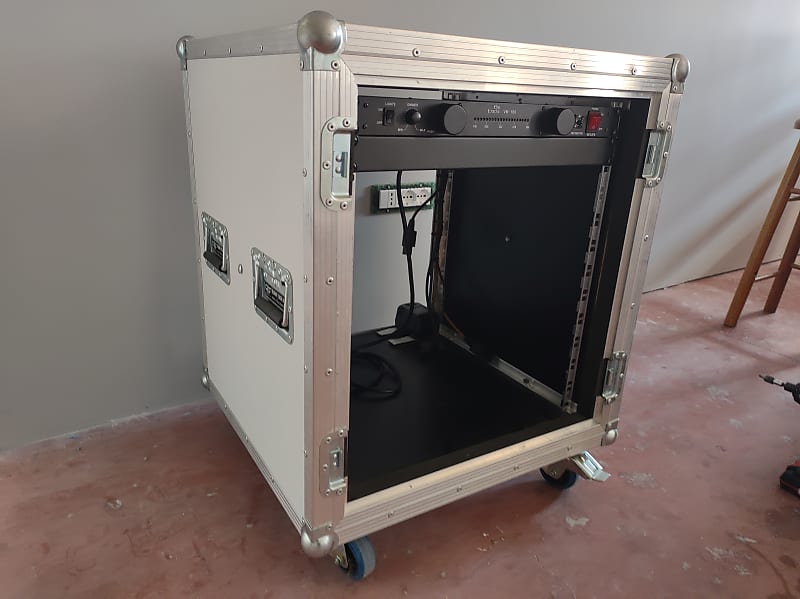 RTF custom case 12 U shock mount rack case with wheels | Reverb Canada