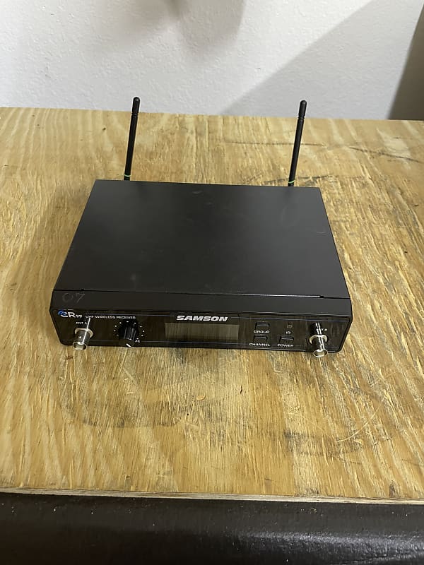 Samson Concert 99 Ear-set Frequency-Agile UHF Wireless System | Reverb