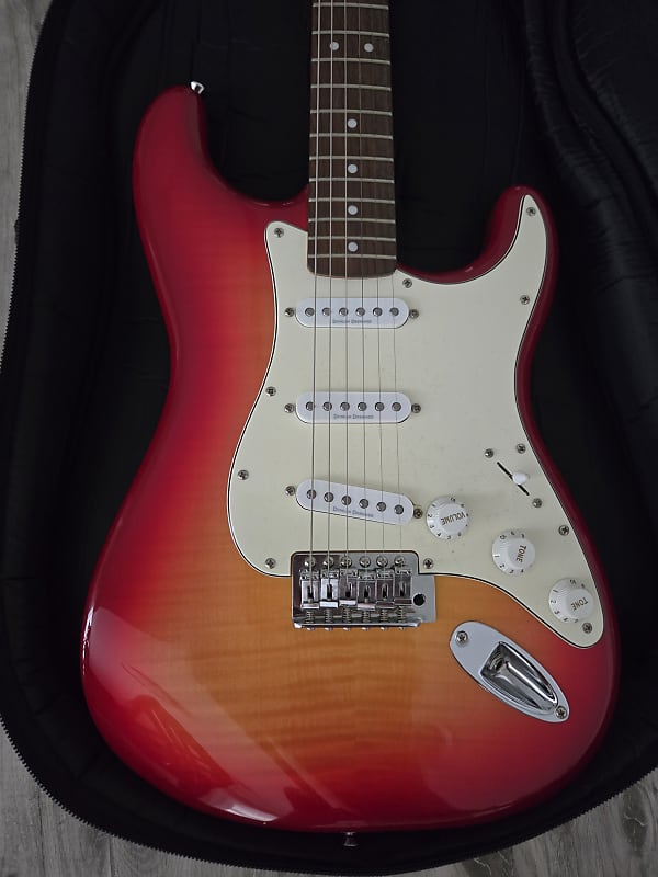Squier Vintage Modified Stratocaster - 2007 - Cherry | Reverb Canada