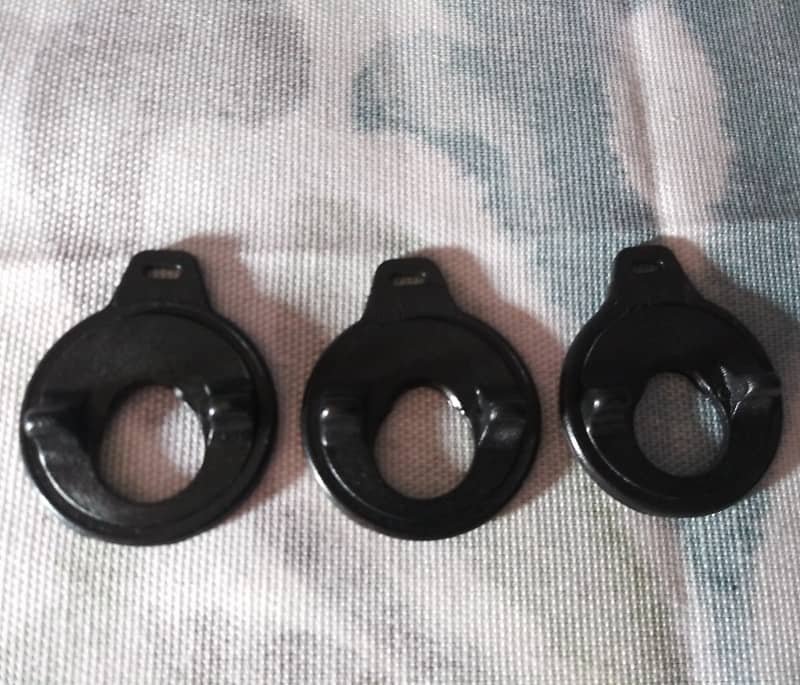 Plastic Guitar Strap Retainers (3) Black | Reverb