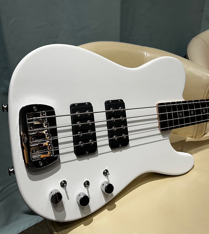 G&L Fullerton Deluxe ASAT Bass Alpine White Frost w/Gig bag | Reverb