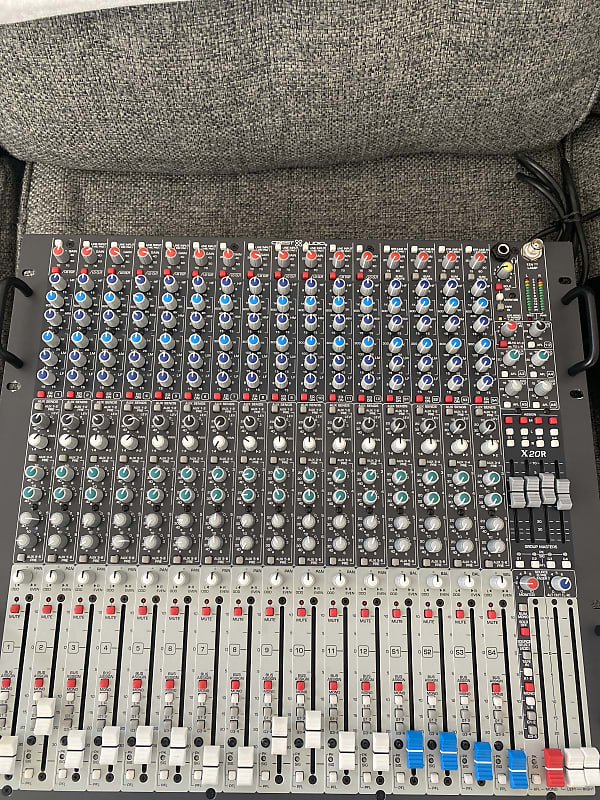Crest Audio Crest 16 channel mixer X20R | Reverb