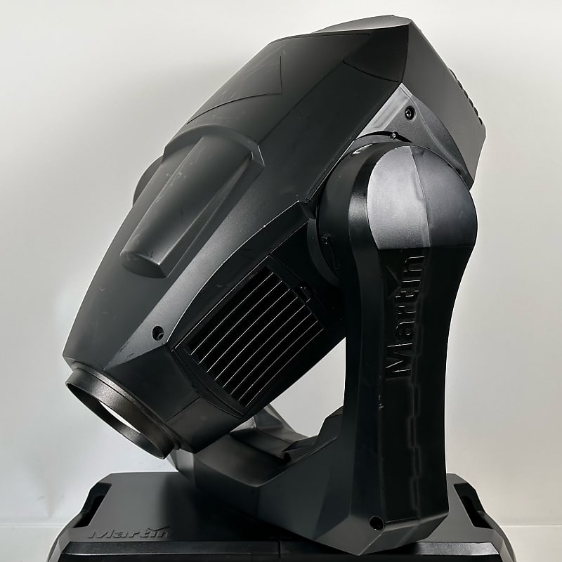 Martin MAC Quantum Profile Light | Reverb UK