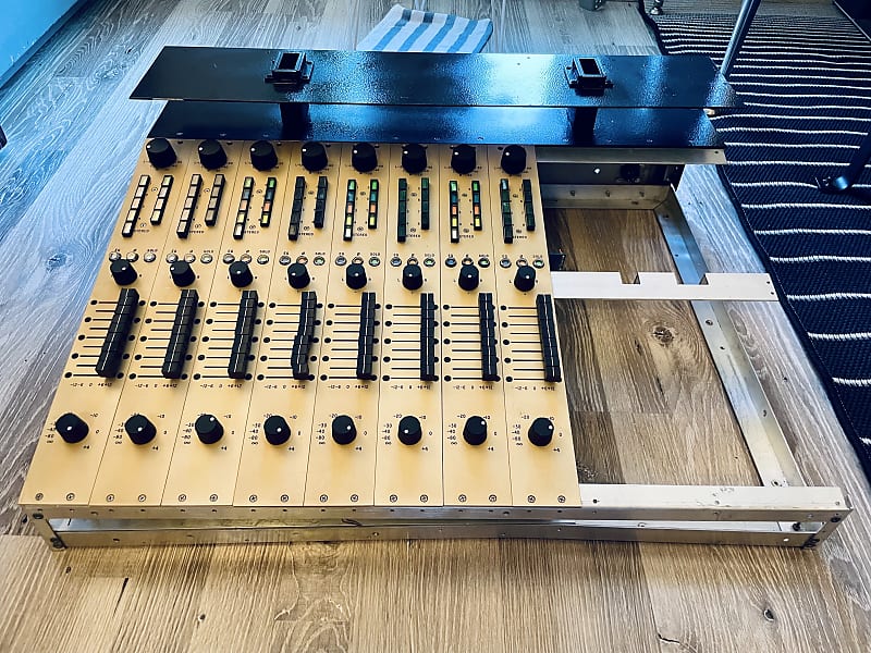 Quad Eight / Electrodyne /Sphere Mixer - 8 channel / 10 bus / | Reverb