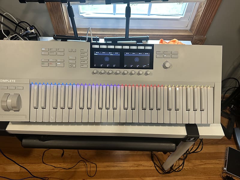 Native Instruments Komplete kontrol 49 vapor grey 2021 - Grey | Reverb