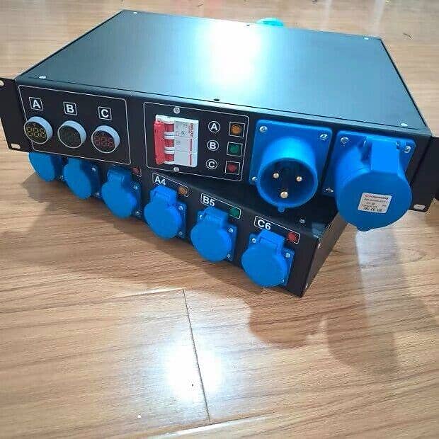 I-PUNCH 32A Single Phase Power Distro 6 Way 2023 | Reverb Deutschland