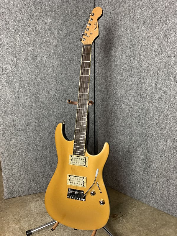Fender Showmaster® HH (Gold Top) 2003 - Aztec Gold | Reverb