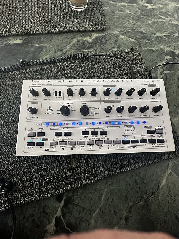Abstrakt Instruments Avalon Bassline 2010s - White, Blue LEDs | Reverb