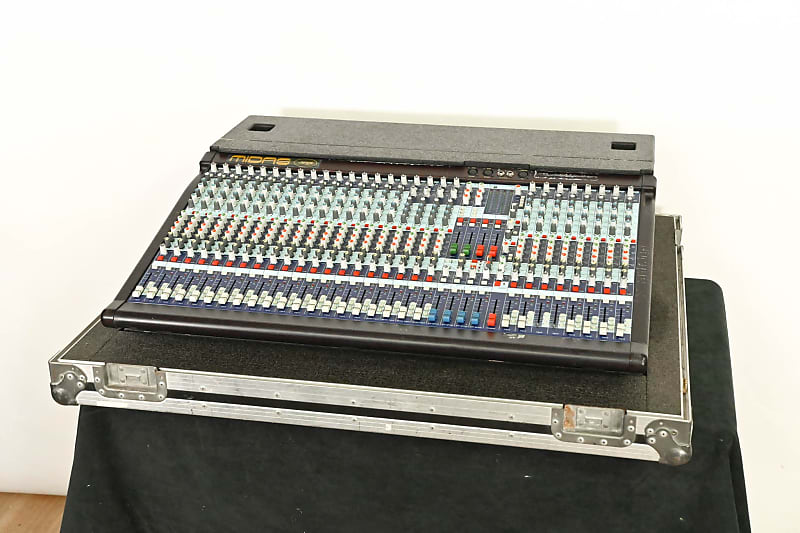 Midas Venice 320 32-Channel Analog Mixing Console with Road | Reverb