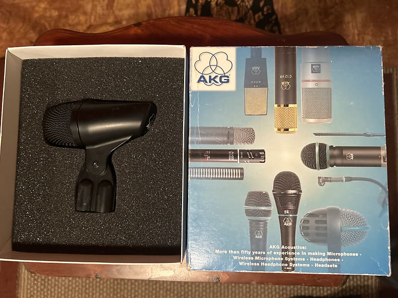AKG D-110 Dynamic Microphone | Reverb