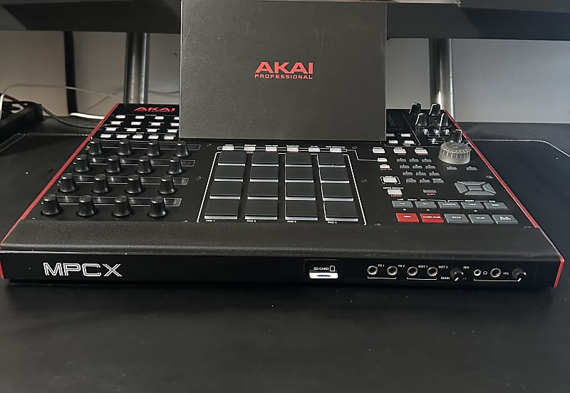 Akai MPC X Standalone Sampler / Sequencer w/ 8 | Reverb España