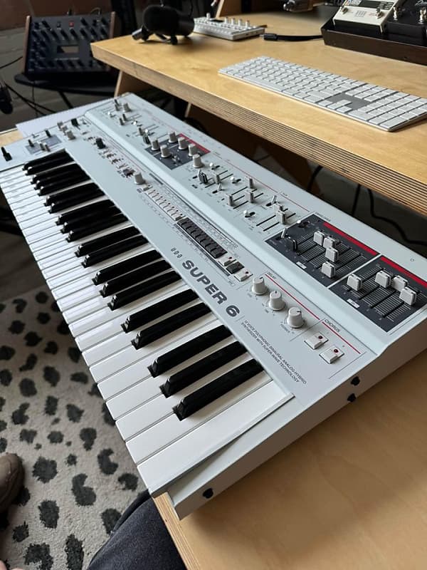 UDO Audio Super 6 12-Voice Polyphonic Binaural Analog-Hybrid | Reverb