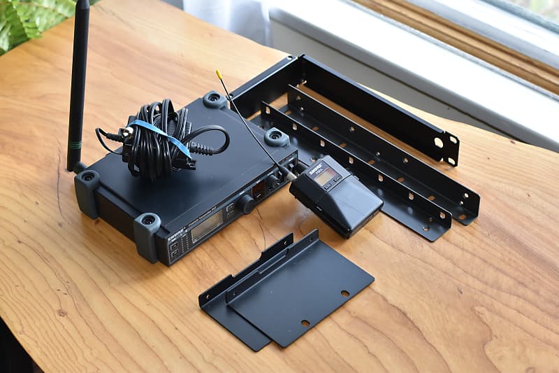 Shure PSM900, P9T and P9RA Wireless Tansmitter/Reciever Pair | Reverb