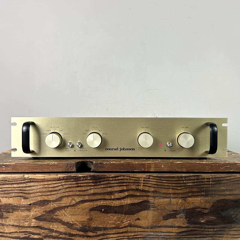 Conrad Johnson PV8 Tube Preamplifier | Reverb