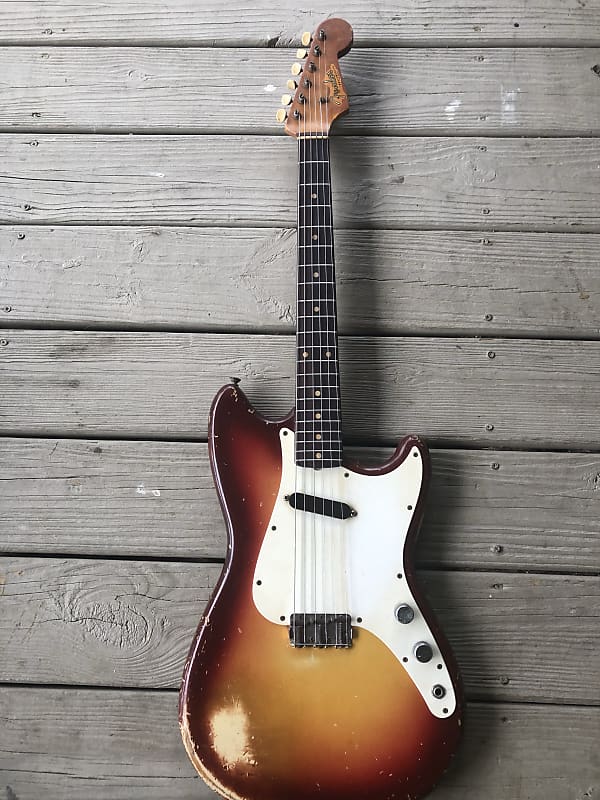 Fender Musicmaster 1961 Maroon burst 100% original | Reverb
