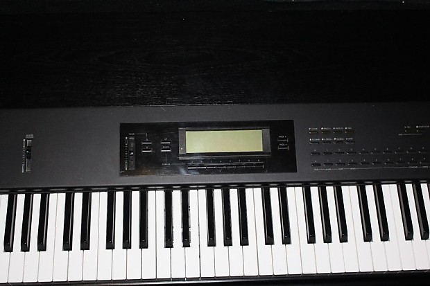 Korg T1 Synthesizer with Custom case + Owners/Service Manual | Reverb
