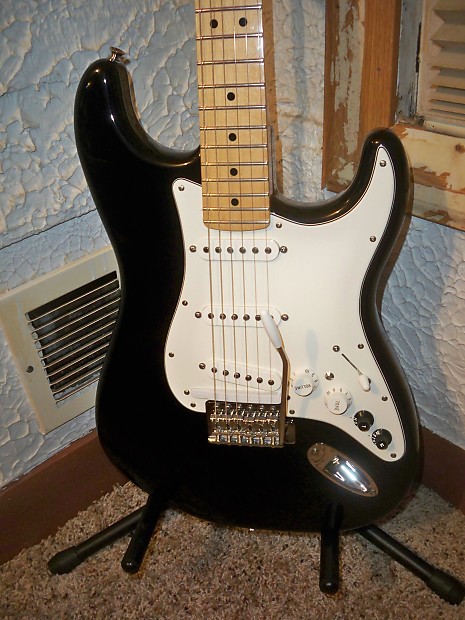 2012 Black Fender VG Stratocaster G5 Roland | Reverb