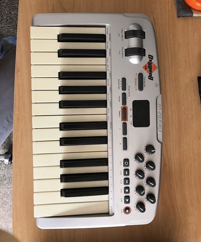 M-Audio Oxygen 8 V2 25-Key MIDI Controller Keyboard | Reverb