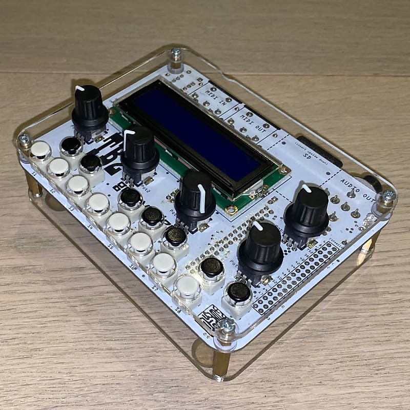 Groovesizer TB2 4-voice 12-bit Wavetable Synth | Reverb