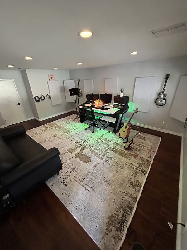 studio desk Commander V2 2022 - Black/white | Reverb