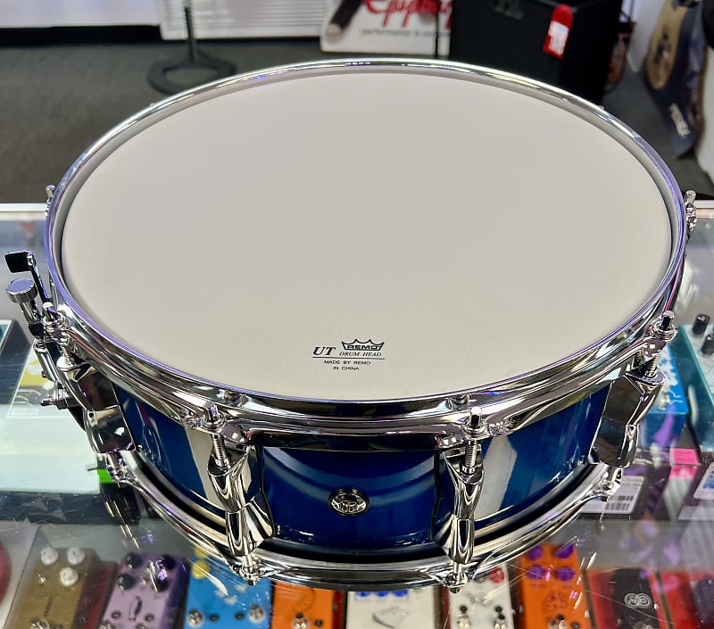 Yamaha Stage Custom 5.5” x 14” Snare Drum, Deep Blue Sunburst | Reverb