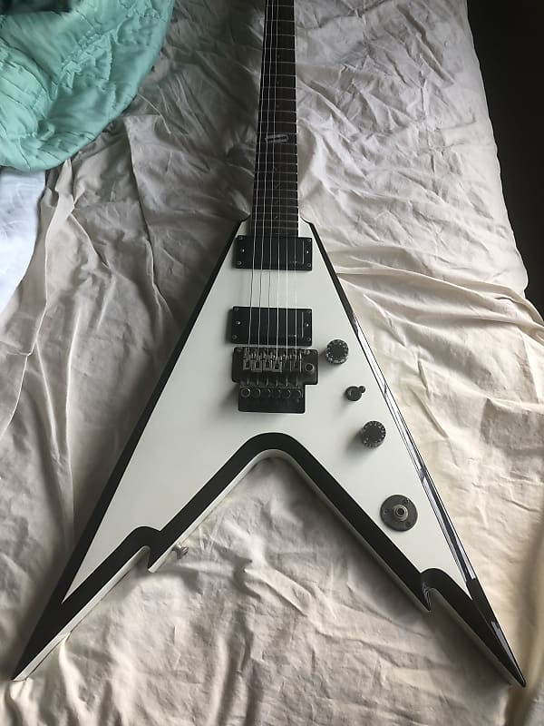 Dean Razorback V 2008 Black/White w/Hard Case | Reverb
