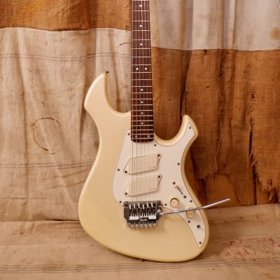 Fender Performer Made in Japan 1985 White/yellow | Reverb