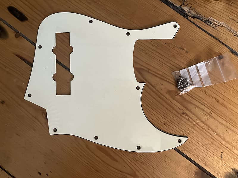 Squier Standard Series Jazz Bass Scratch Plate 2007 | Reverb UK