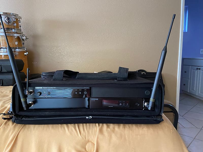 Shure QLXD4 Wireless Receiver | Reverb