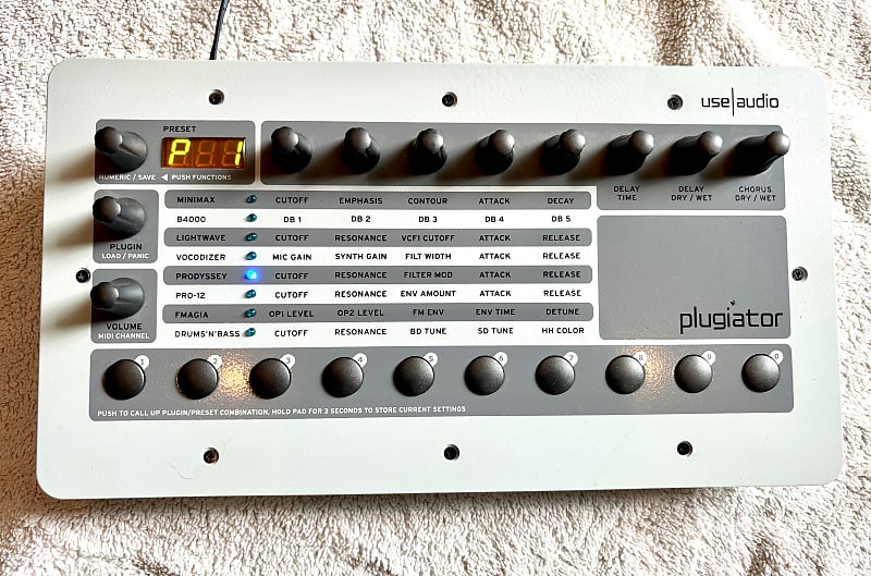 Use Audio Plugiator with 8 synth plug-in modules - white | Reverb