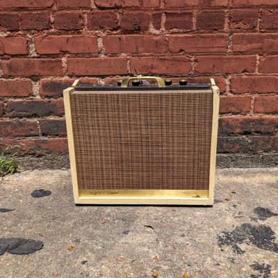 1970's Guild Model Three Bass Amplifier | Reverb