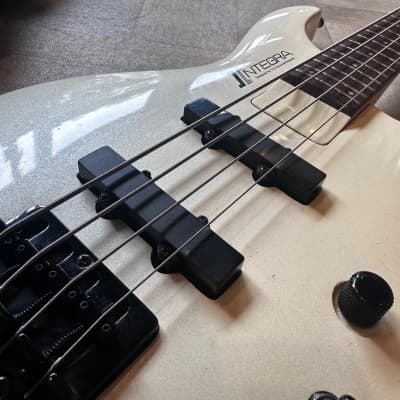 Refurbished Aria Pro II Integra 4 String Bass in White | Reverb