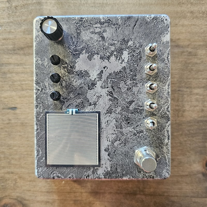 Ezhi & Aka Polarized Flutter + Echo 2023 - Black / Silver | Reverb