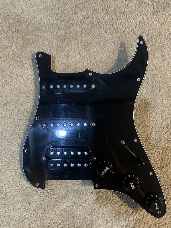 Mojotone '58 Quiet Coil Pre-wired HSS Strat Pickguard - Black | Reverb