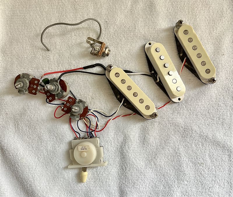 Vintage 1986 MIJ Fender Squier Stratocaster Pickups - White | Reverb